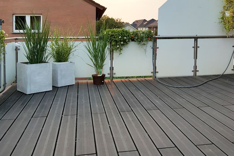 WPC-Hohlkammer Terrassendielen in anthrazit kaufen